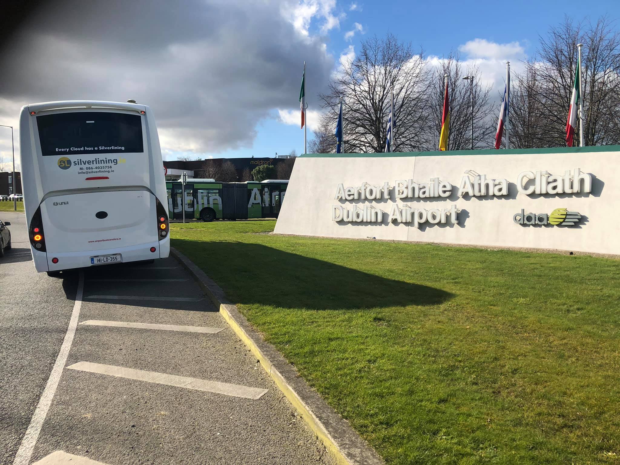 Airport Pickups – SilverLining Coach Hire